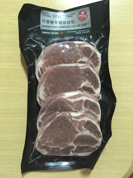 DANISH PORK BONELESS COLLAR CHOP 丹麥無骨猪梅頭扒 - 1Source