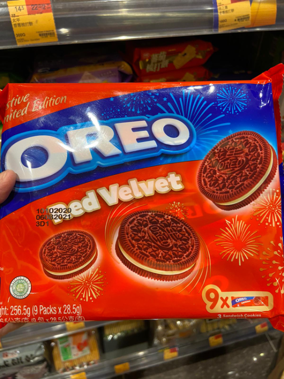 Oreo Red Velvet Sandwich Cookies With Cheesecake Flavoured Cream 奧利奧 ...