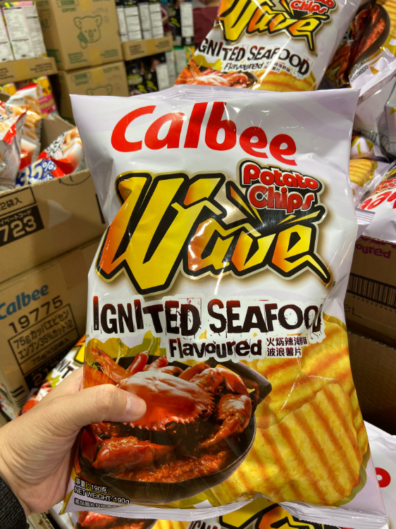 Calbee Wave Potato Chips Ignited Seafood Flavoured 卡樂B 火焫辣海鮮味波浪薯片 - 1Source