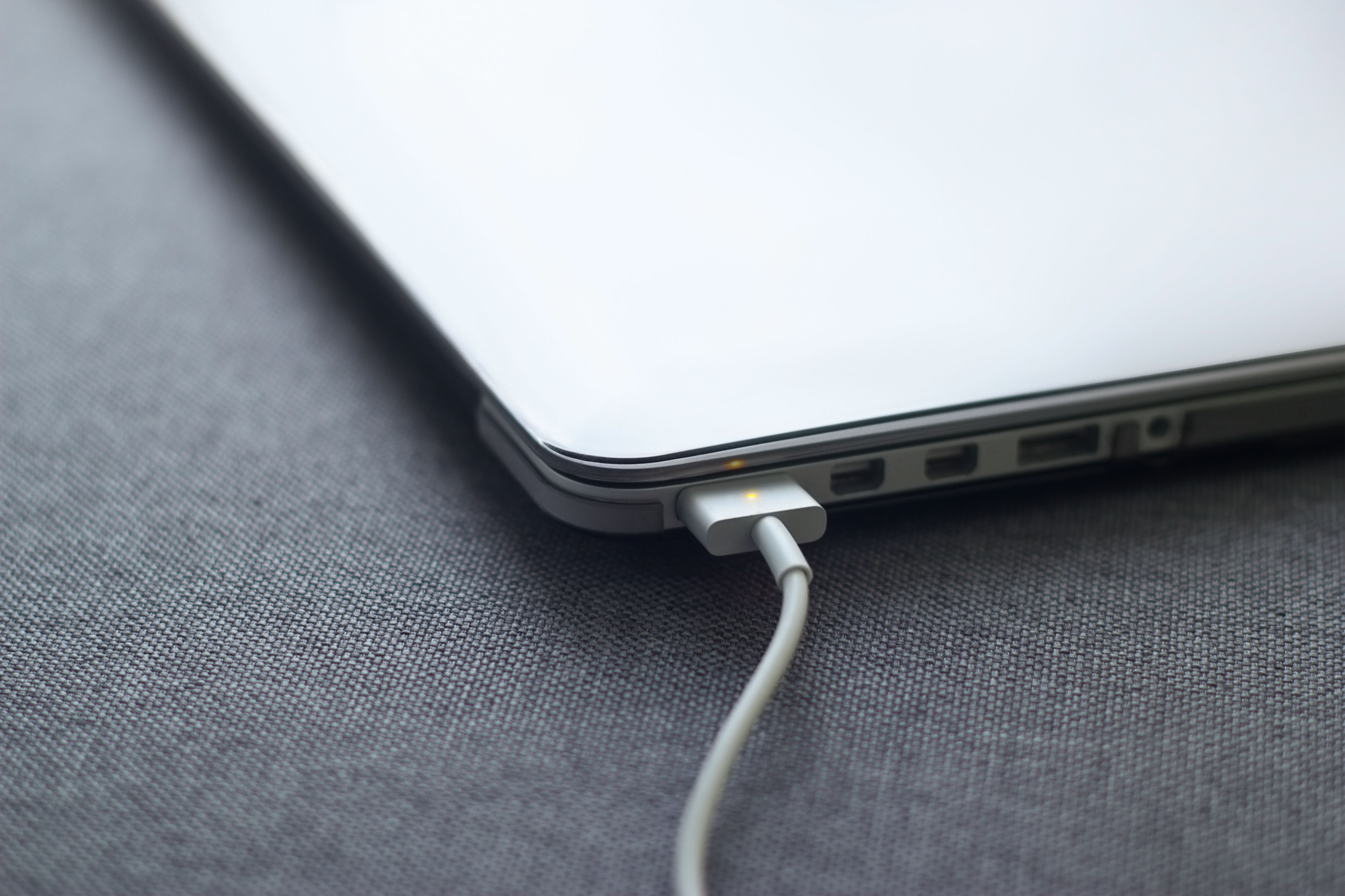 Liberalan Protuma i Preru avanje Laptop Only Charges When Off Predlaga 