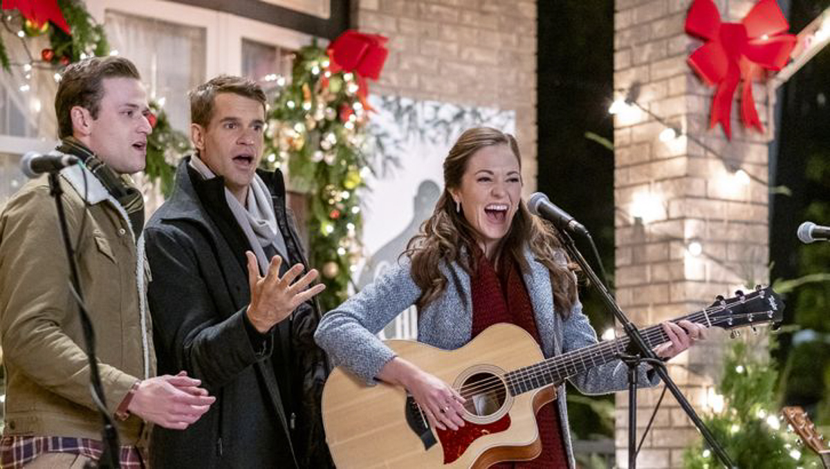 Hallmark Channel News: Homecoming for the Holidays - Laura Osnes Talks ...
