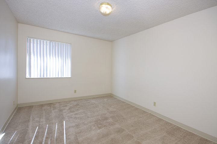 Devonshire Square Apartments - Colorado Springs, CO - Apartments Apartments