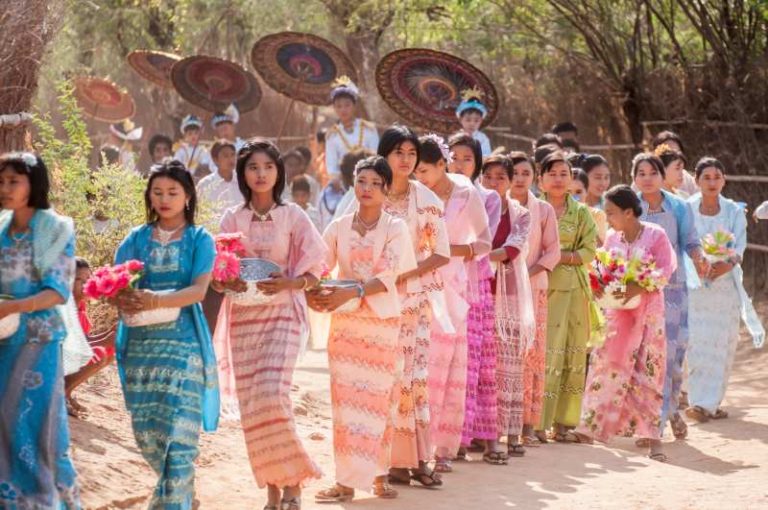 The Traditional Costumes Of The Myanmar » Exotic Voyages