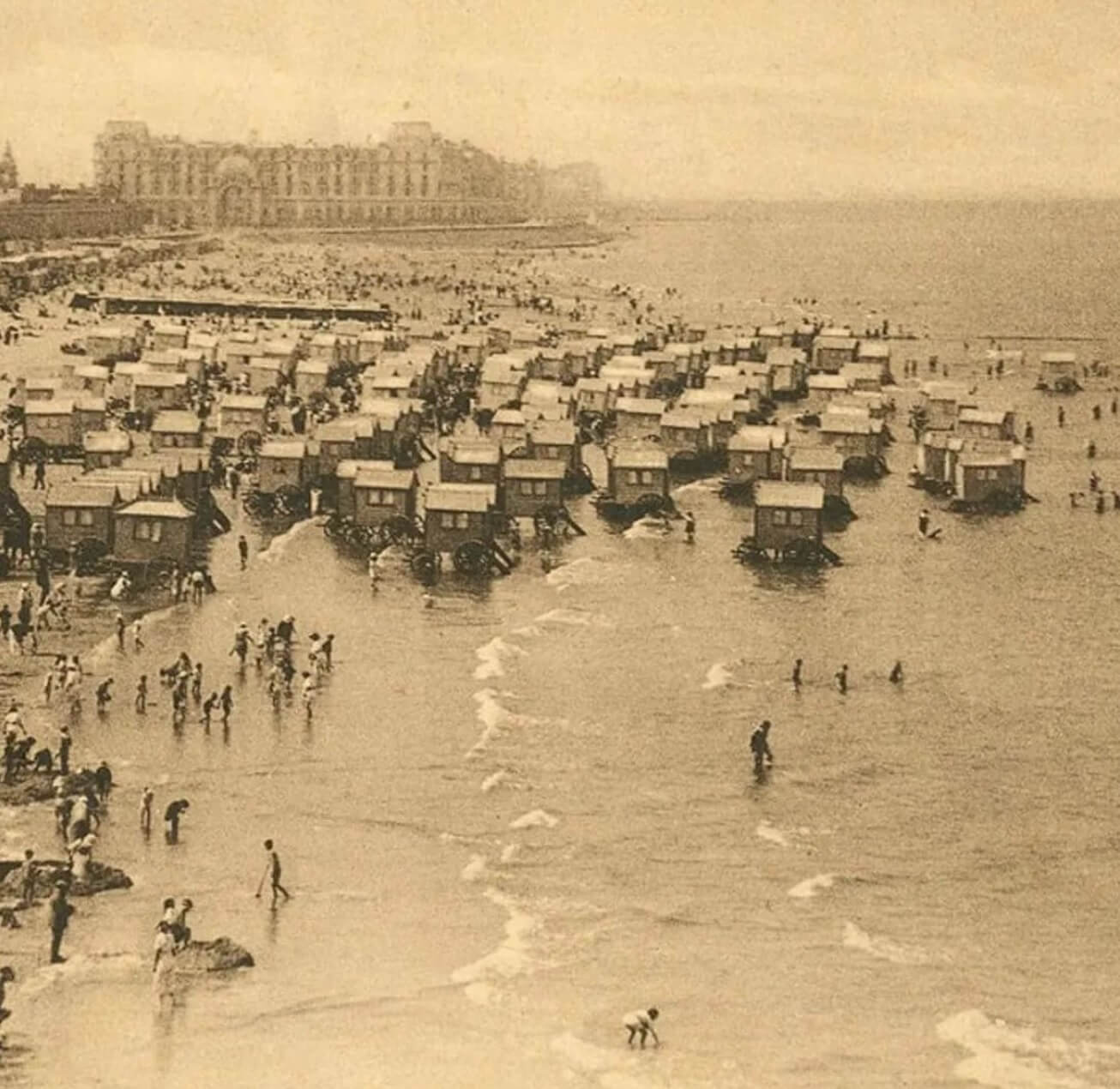 Victorian-era bathing machines - photo - HomemadeTools.net