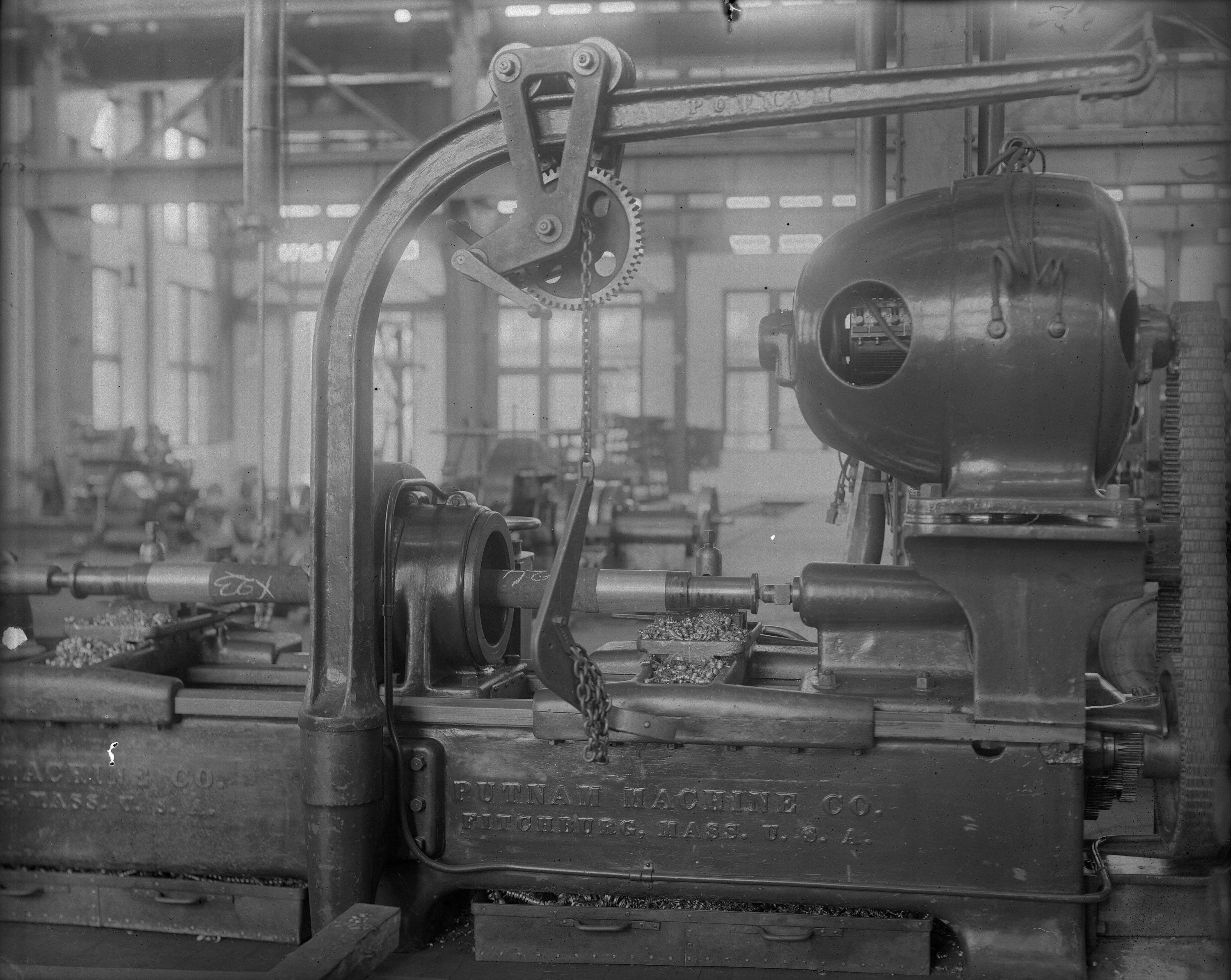 High-quality black-and-white photographs of large old machines and ...