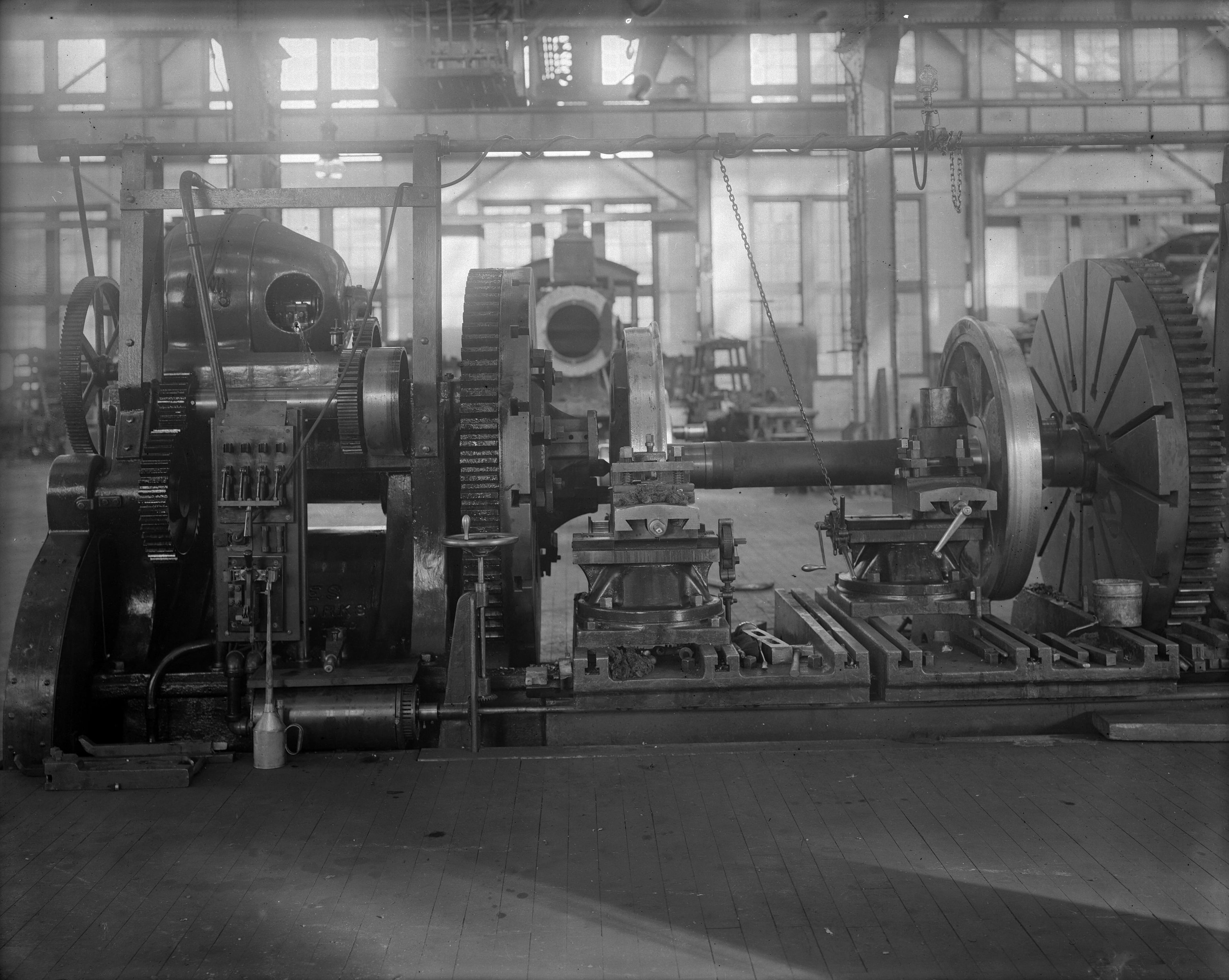 High-quality black-and-white photographs of large old machines and ...