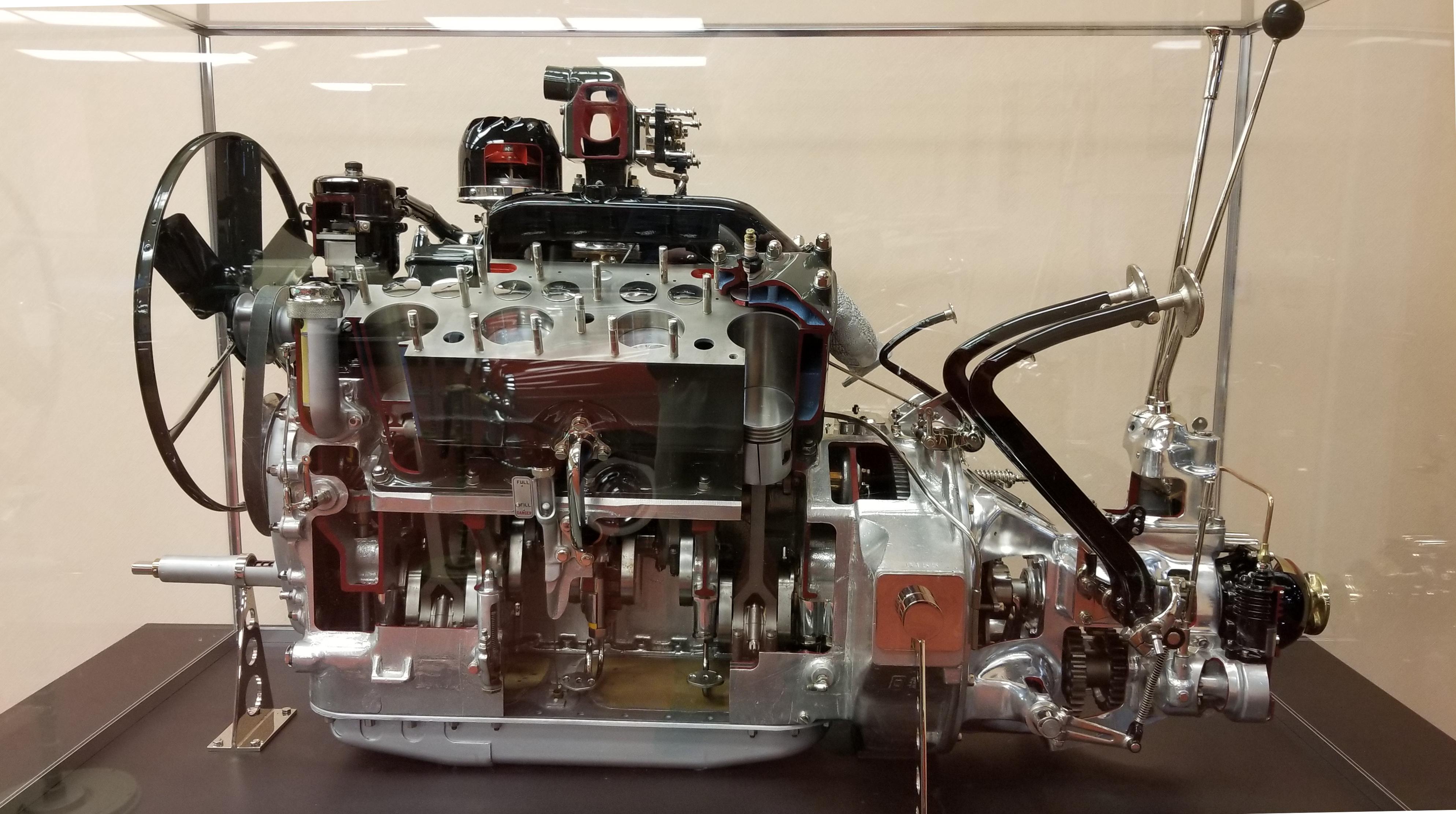 1928 Lincoln V8 engine cutaway - photo - HomemadeTools.net