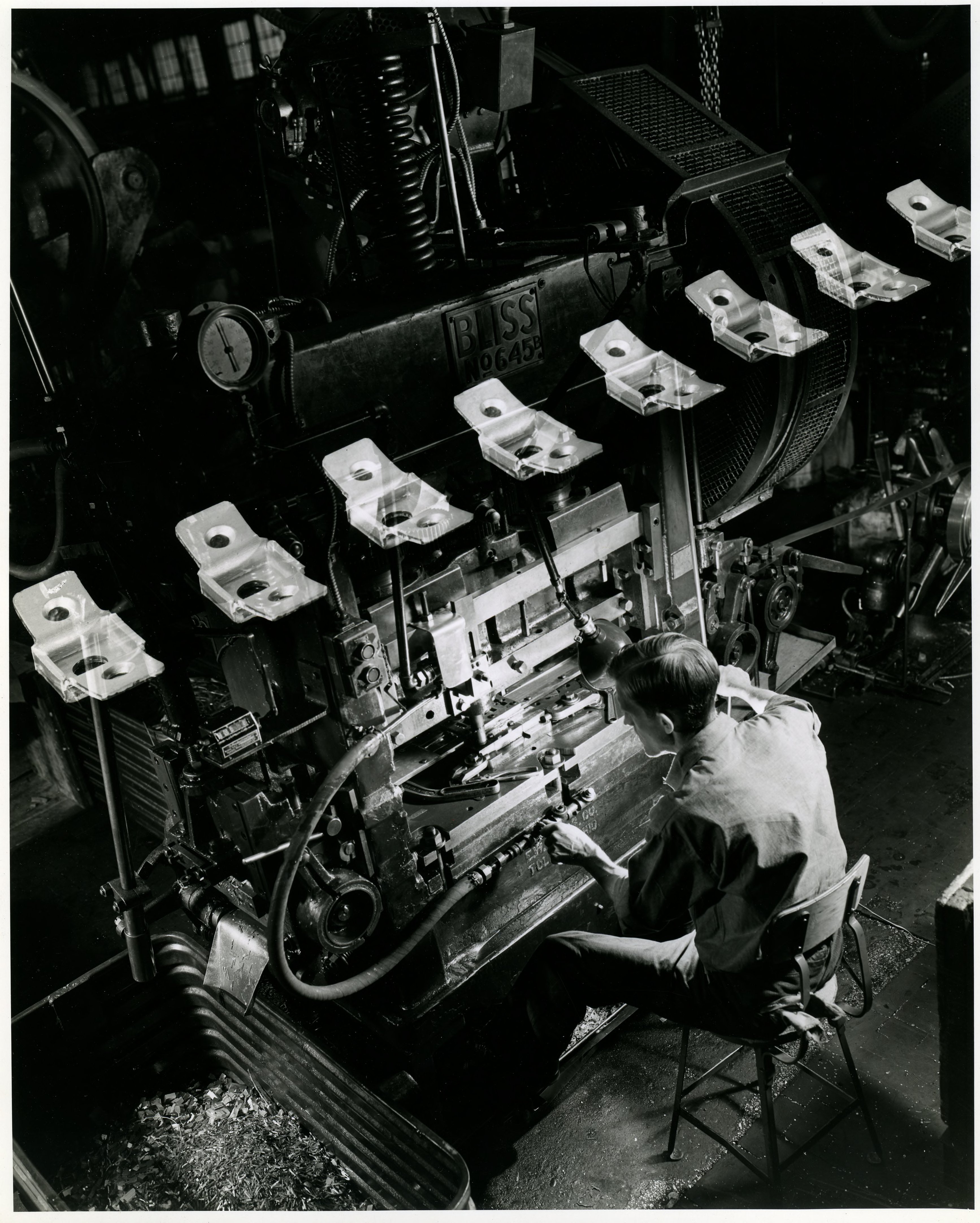 1950 Alcoa machinist shop - photo - HomemadeTools.net