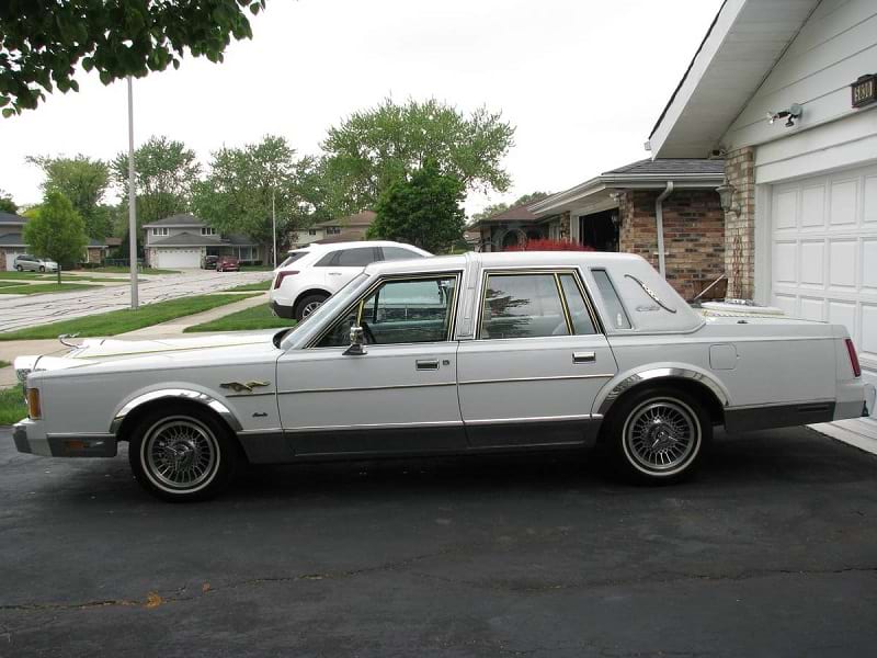 Pimped up 1989 Lincoln Town Car - photos - HomemadeTools.net