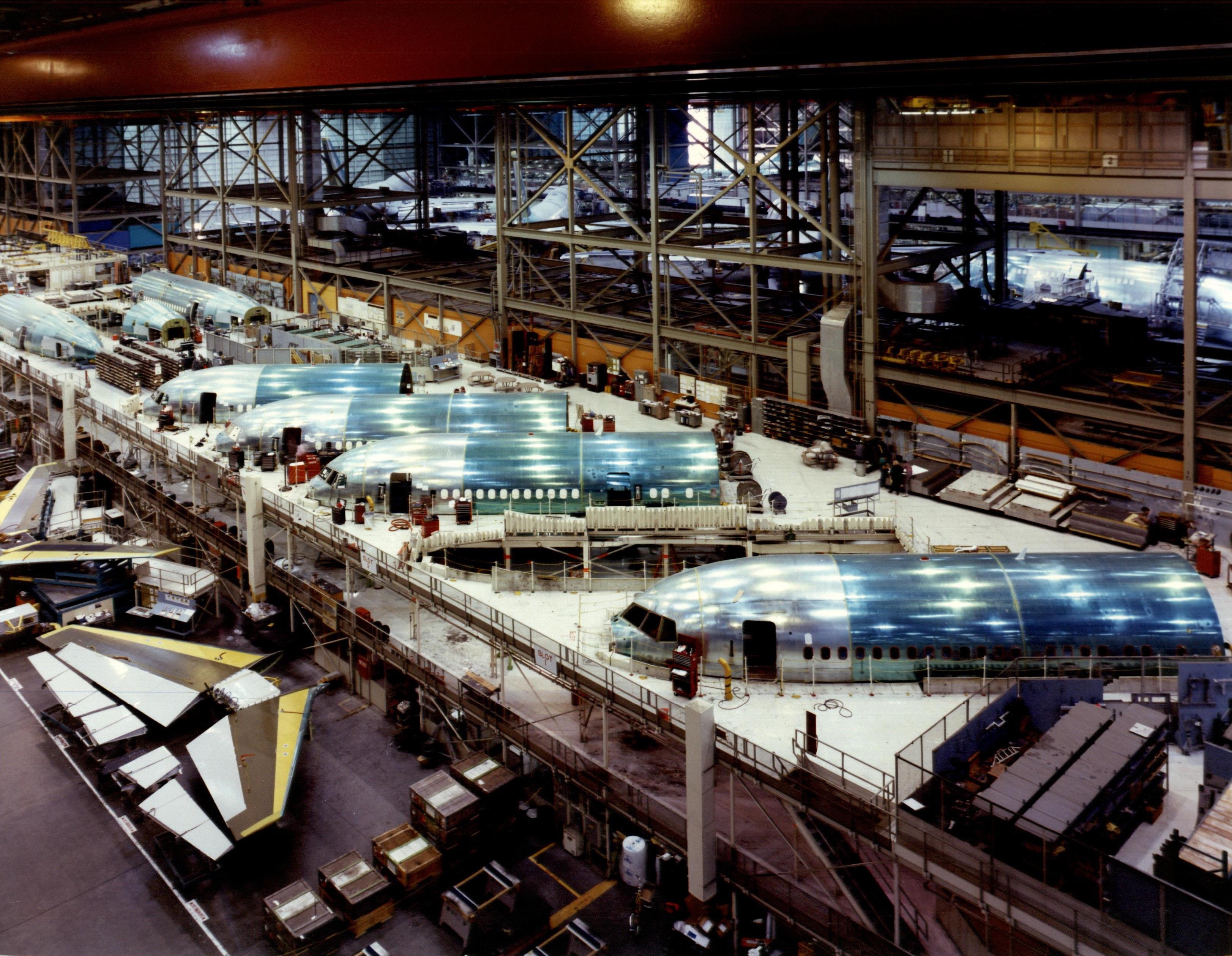 Boeing shop floor in 1991 - photo - HomemadeTools.net
