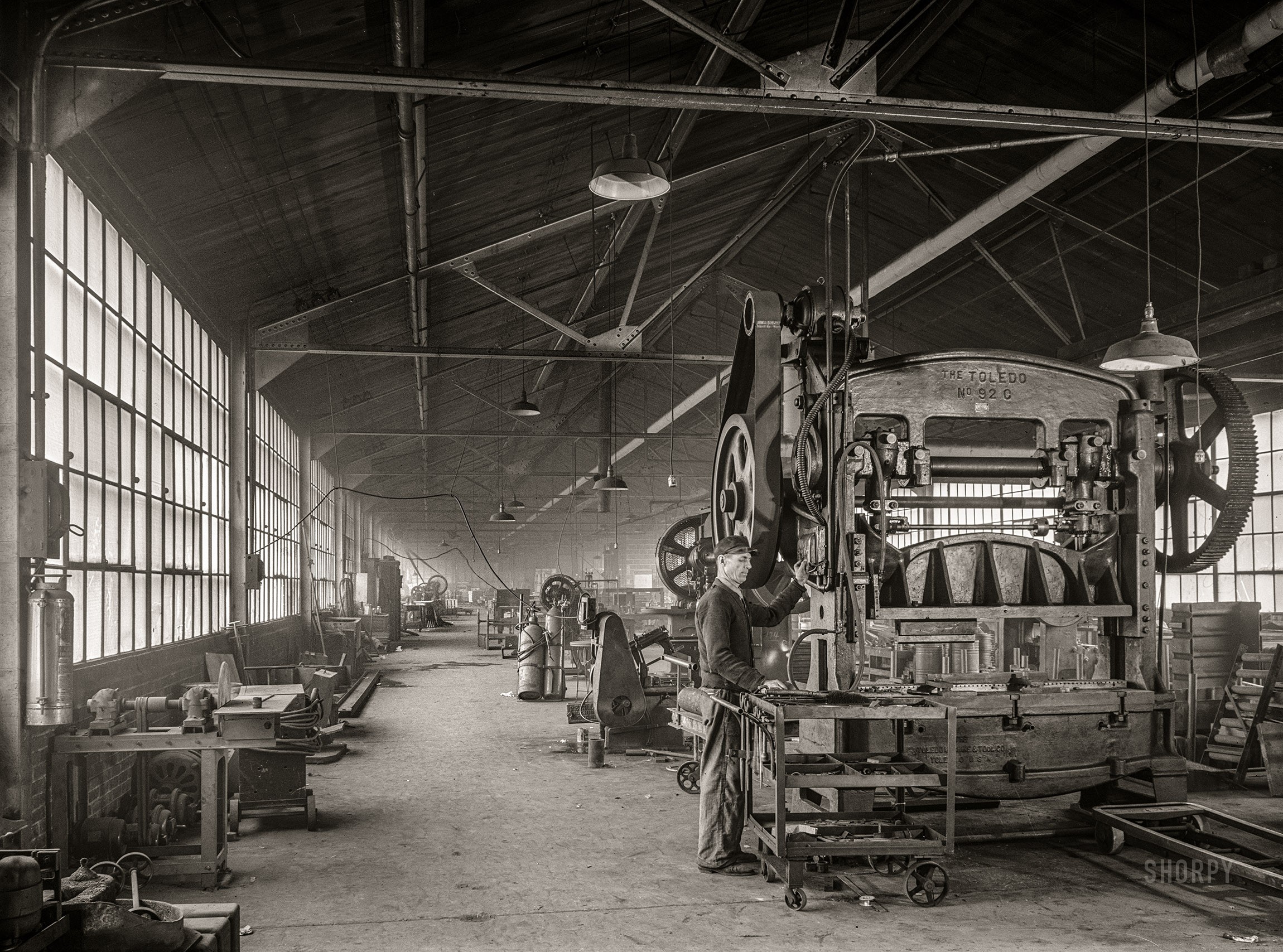 High-quality black-and-white photographs of large old machines and ...