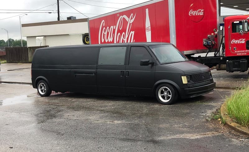 Stretched Cheverolet Astro van - photo - HomemadeTools.net