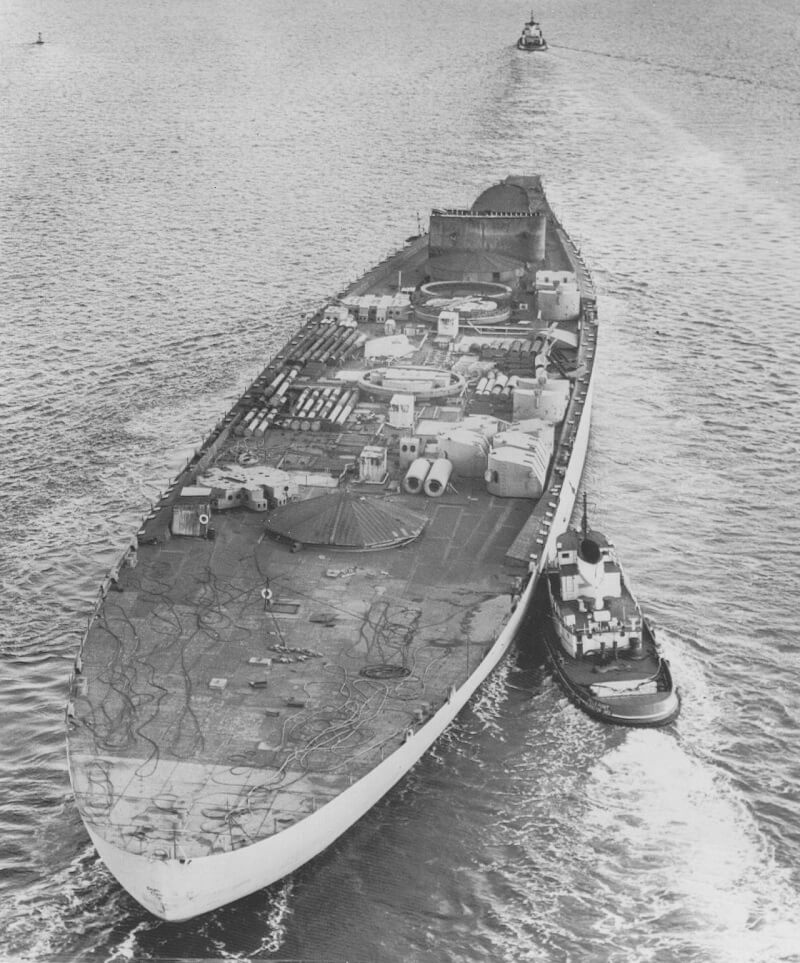 Battleship being towed for scrapping - photo - HomemadeTools.net