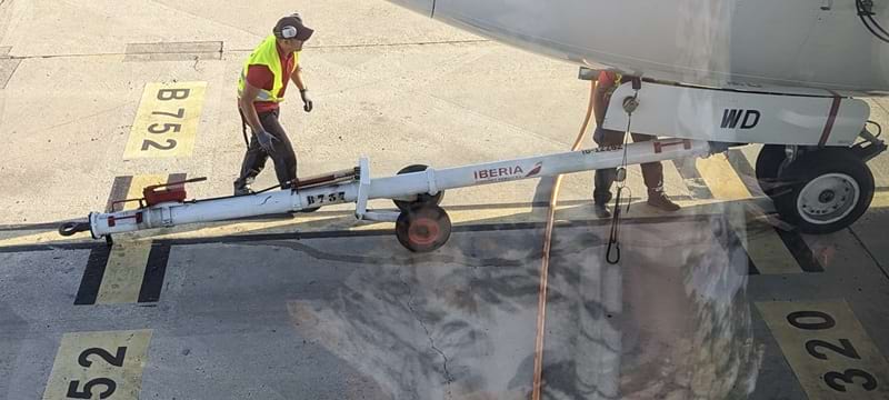 Boeing 737 towbar - photo - HomemadeTools.net