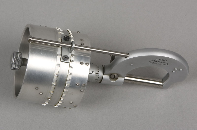 Braille micrometer for blind machinists - photos - HomemadeTools.net