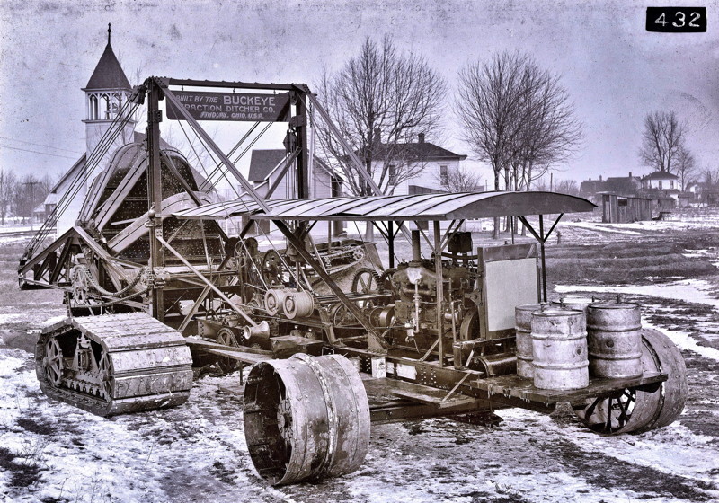 High-quality black-and-white photographs of large old machines and ...