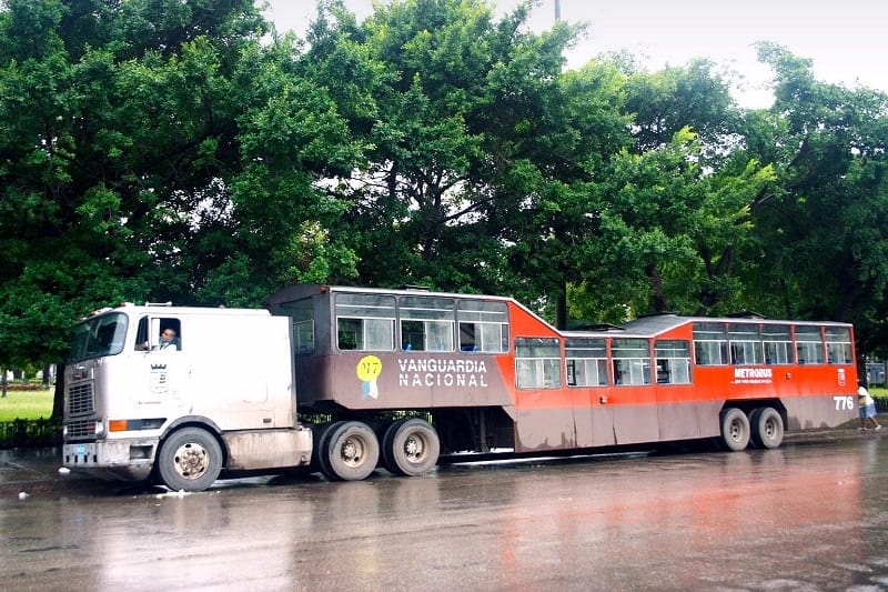 Cuban trailer bus - photo - HomemadeTools.net