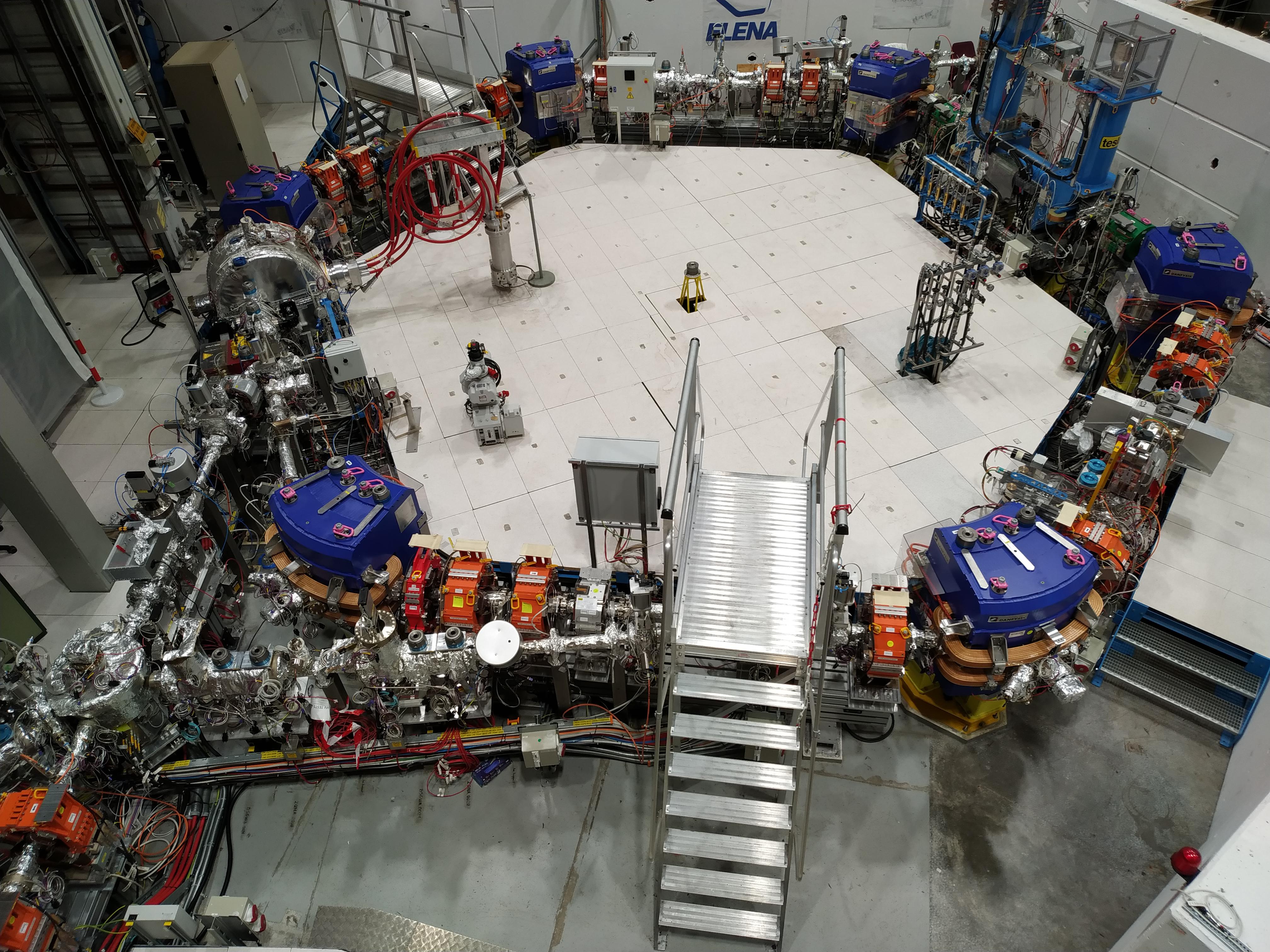 CERN antiproton decelerator - photo - HomemadeTools.net