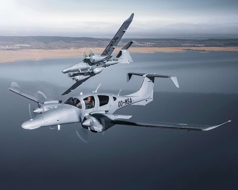 Diamond DA62 light aircraft - photo - HomemadeTools.net