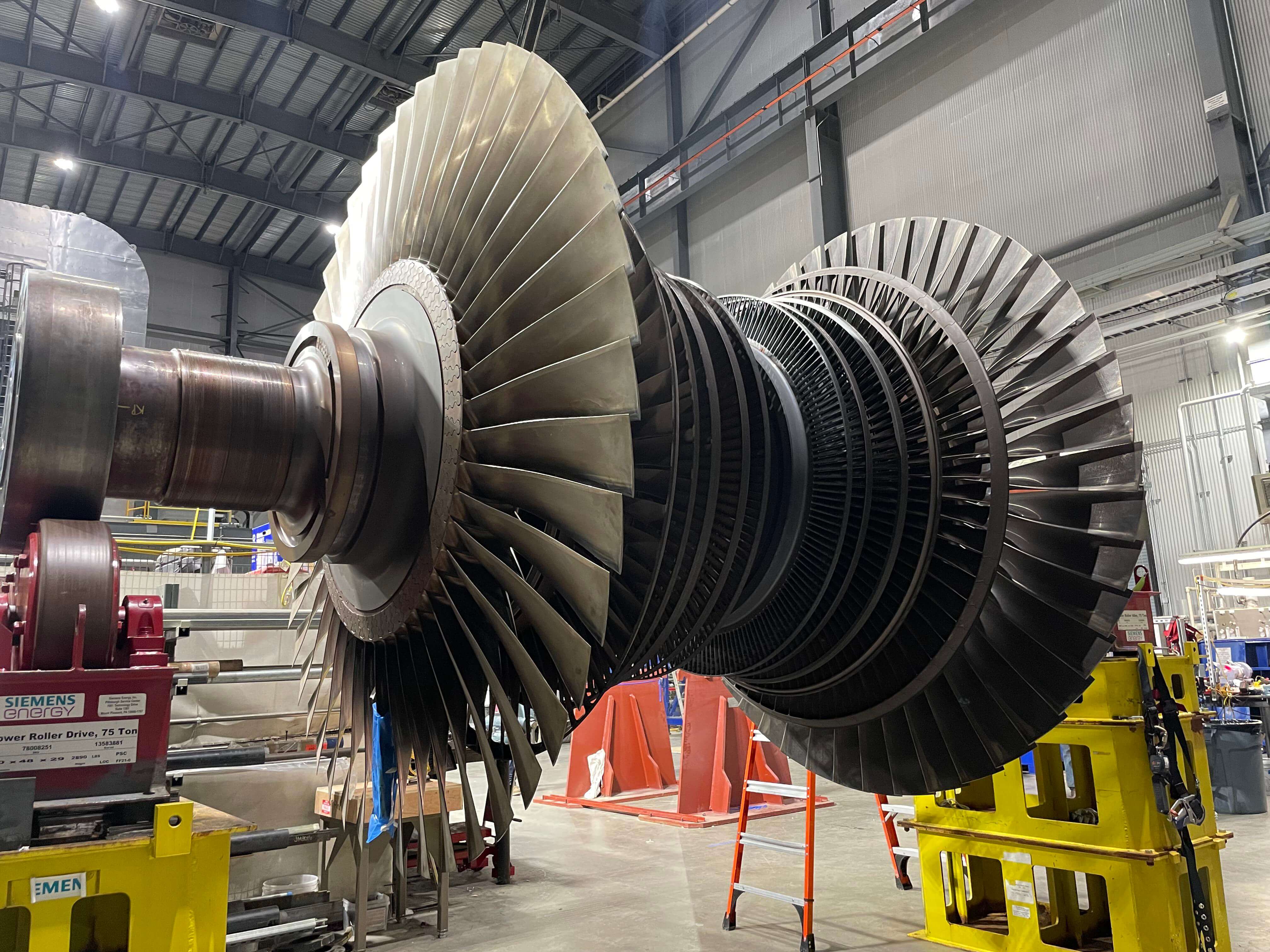 Double flow low pressure steam turbine - photo - HomemadeTools.net