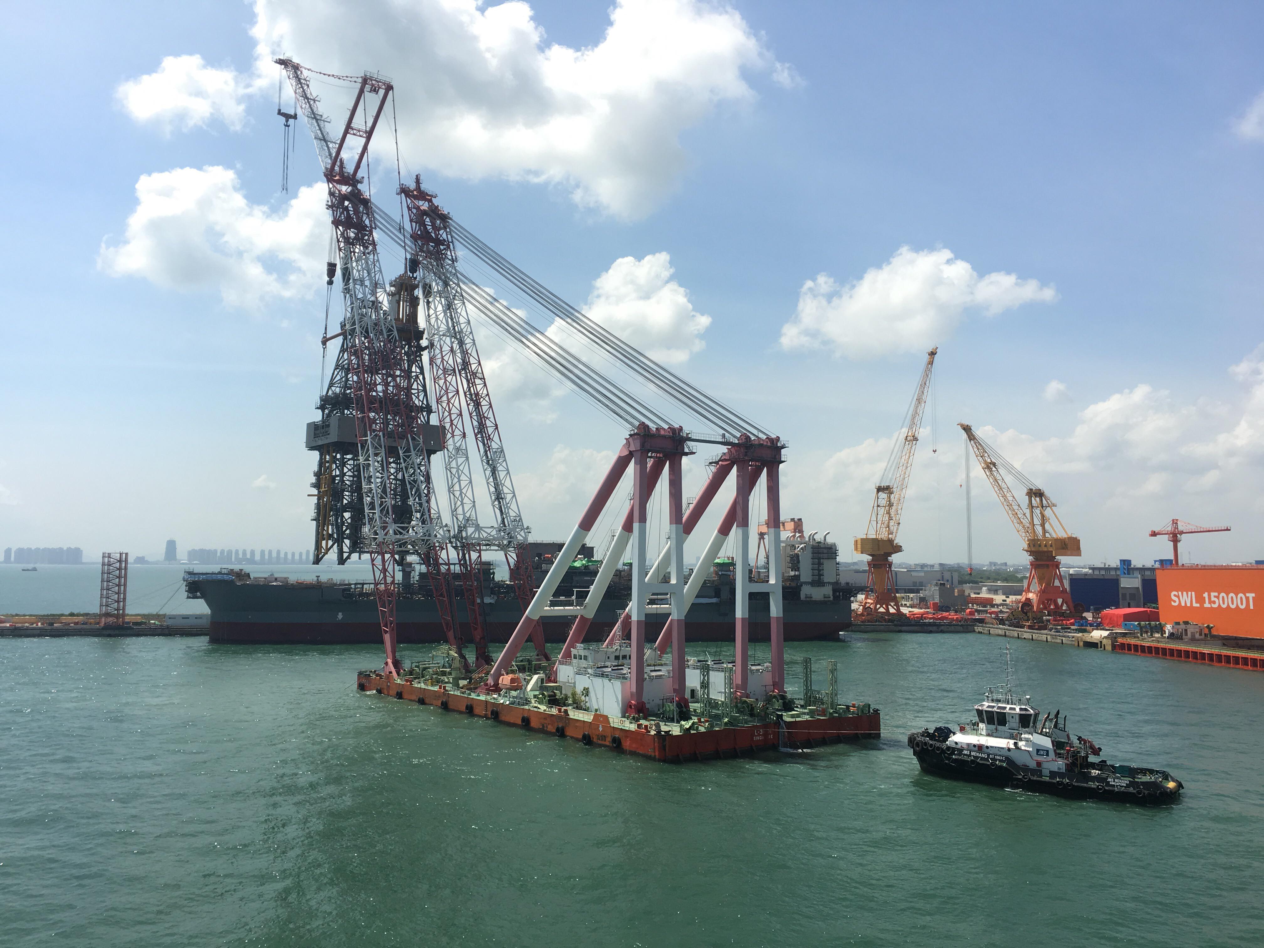 Drilling rig derrick installation - photo - HomemadeTools.net