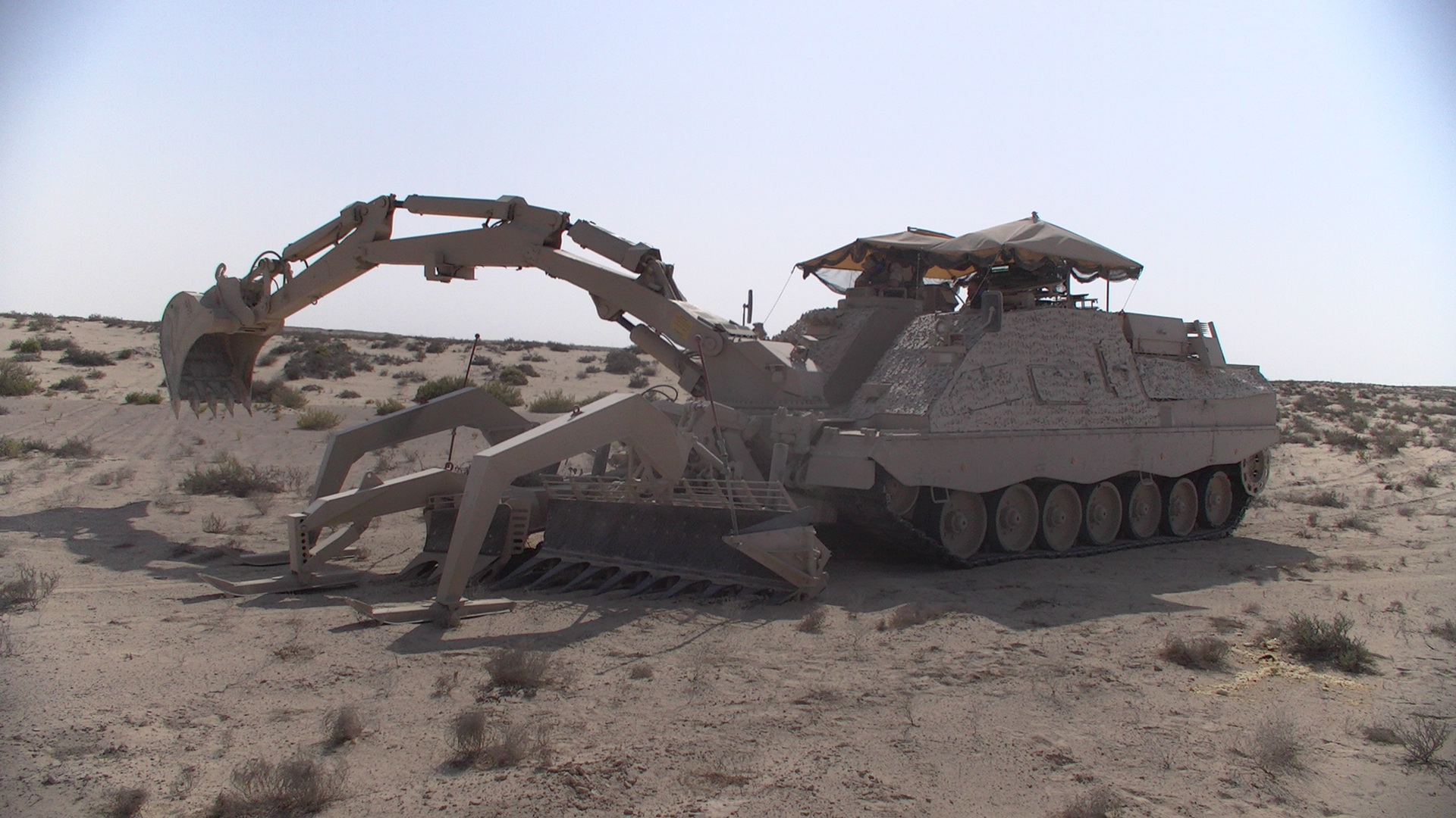 Excavator tank - photos - HomemadeTools.net