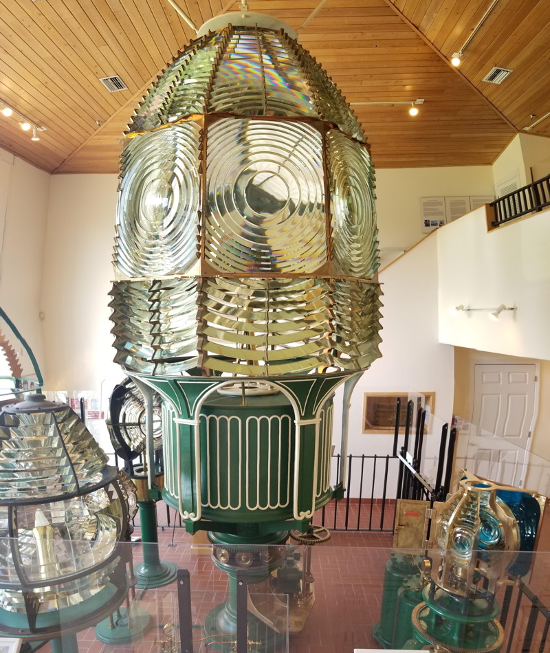 Giant first order Fresnel lighthouse lens - photos - HomemadeTools.net