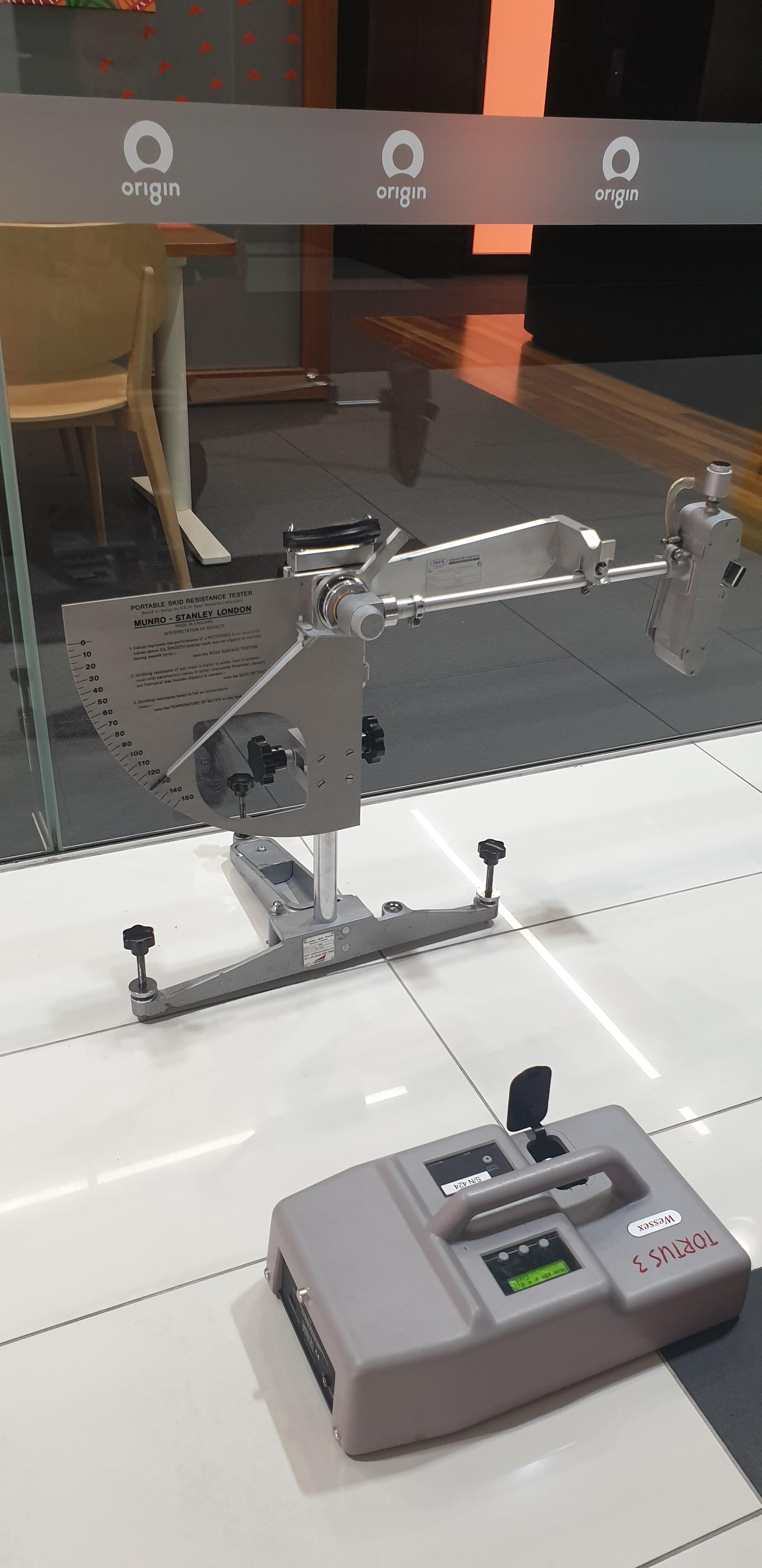 Floor slip resistance testers - photo - HomemadeTools.net