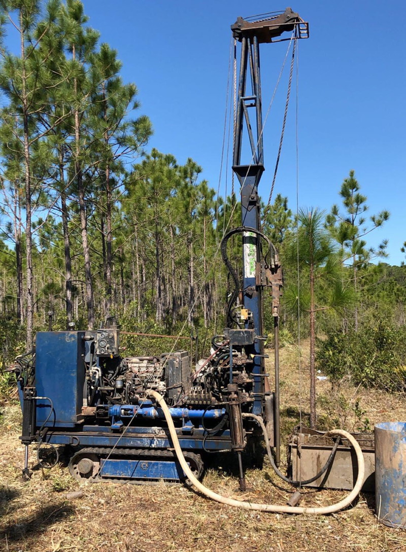 Giant geotechnical drilling rig on treads - photo