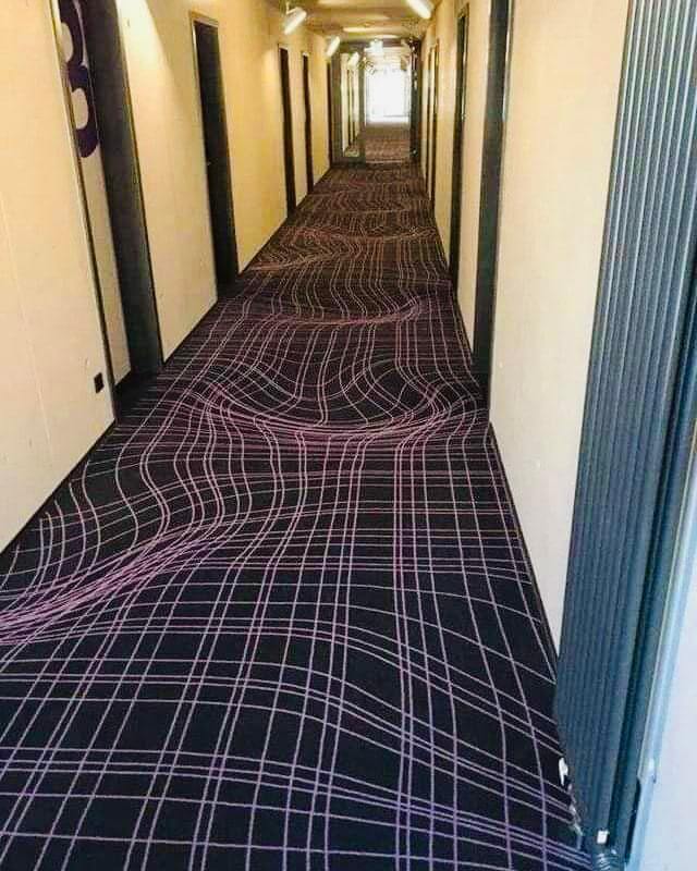 Optical illusion hallway carpet - photo - HomemadeTools.net