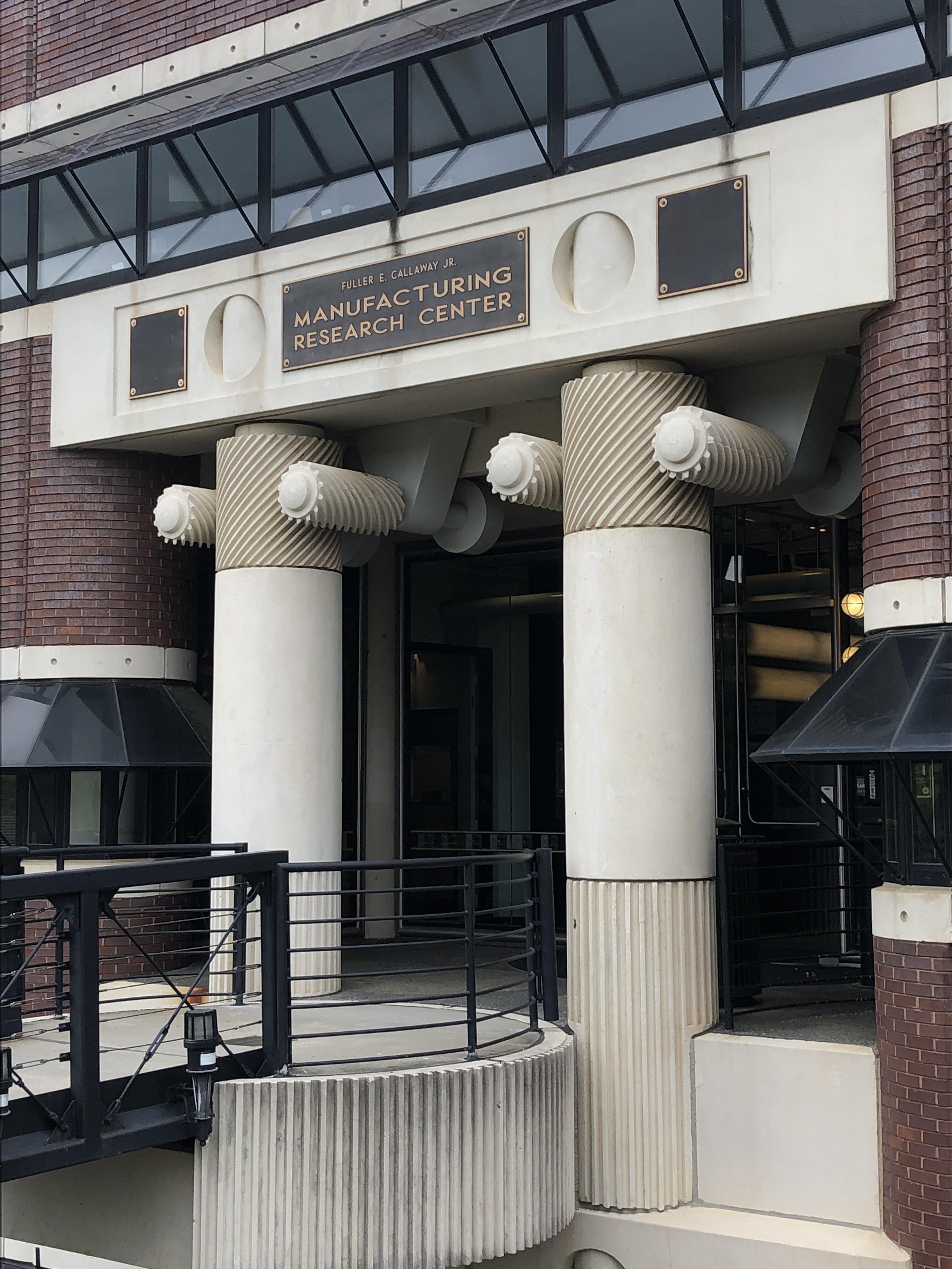 Building columns made to look like interlocking gears - photo ...