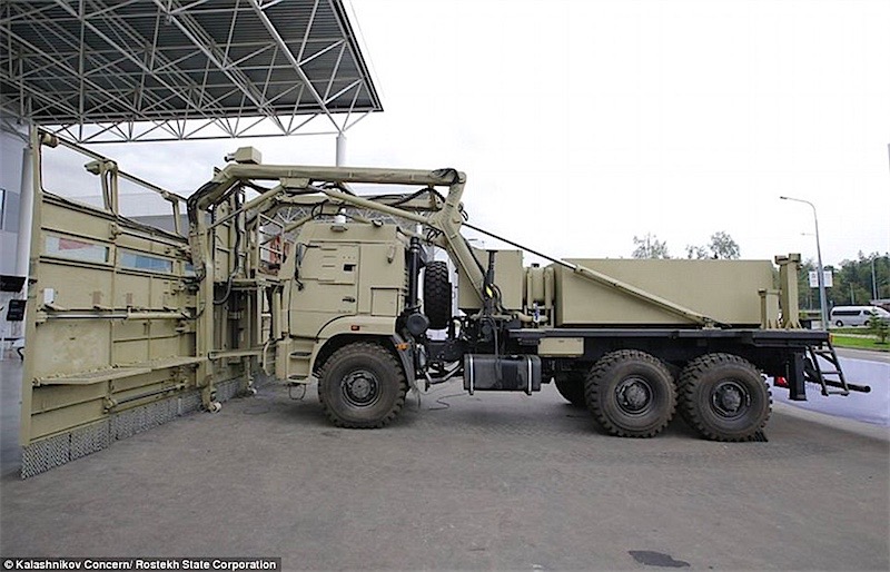 Skid steer modified into riot control vehicle - HomemadeTools.net