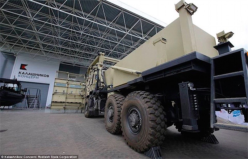 Skid steer modified into riot control vehicle - HomemadeTools.net