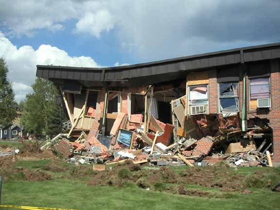 Homemade armored bulldozer rampage in Colorado - HomemadeTools.net