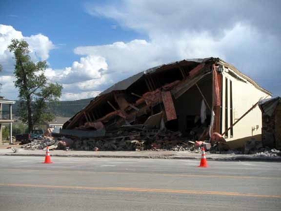 Homemade armored bulldozer rampage in Colorado - HomemadeTools.net