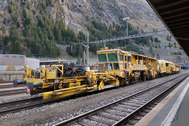 Railway construction train - photo - HomemadeTools.net
