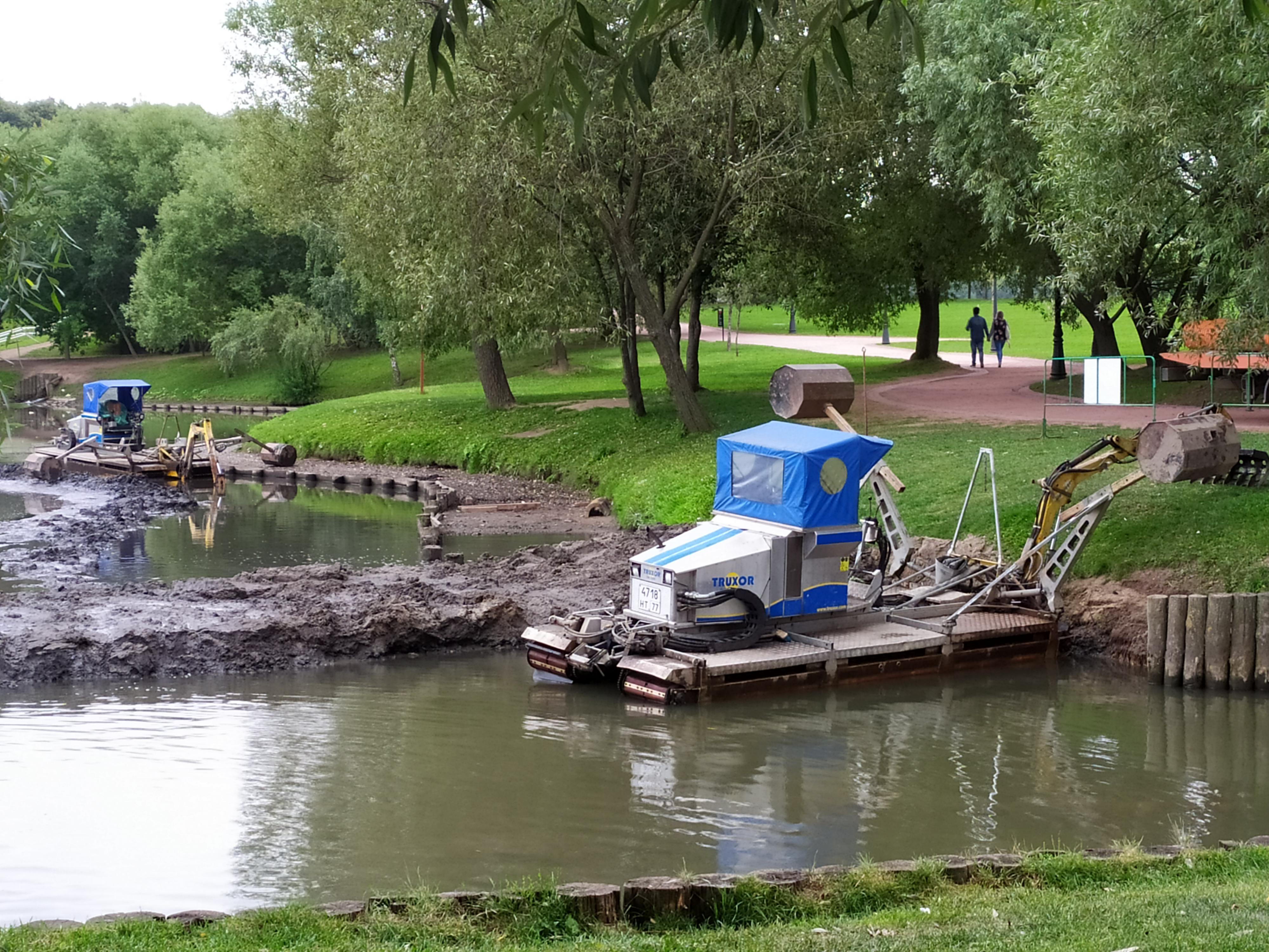 Lake shore cleaning machine - photo - HomemadeTools.net
