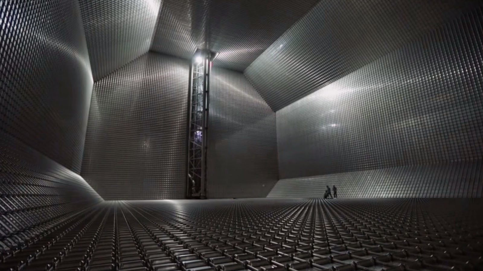 Cargo ship liquified natural gas tank - photo - HomemadeTools.net