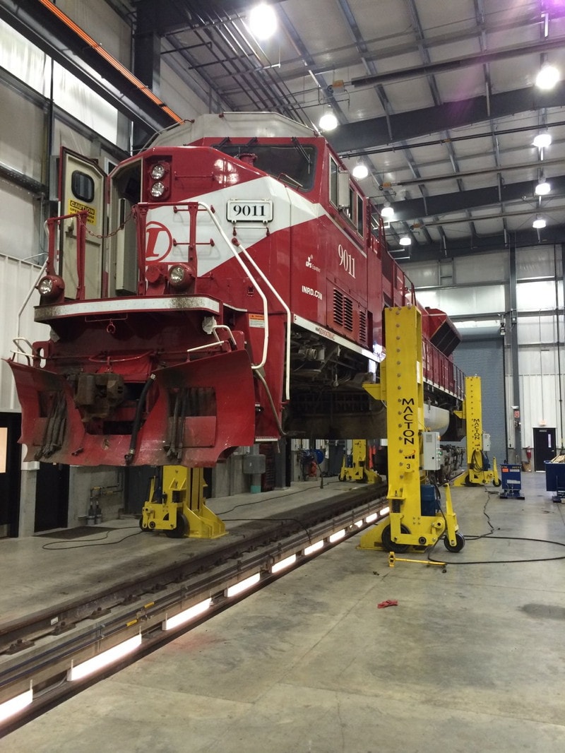 Locomotive jacks - photo - HomemadeTools.net