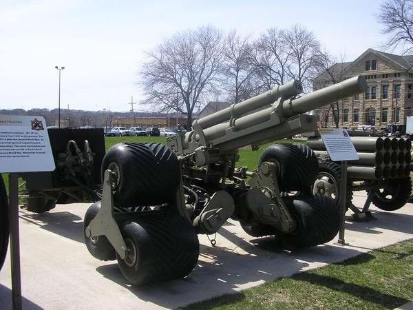 M2A2 auxiliary powered howitzer - photos