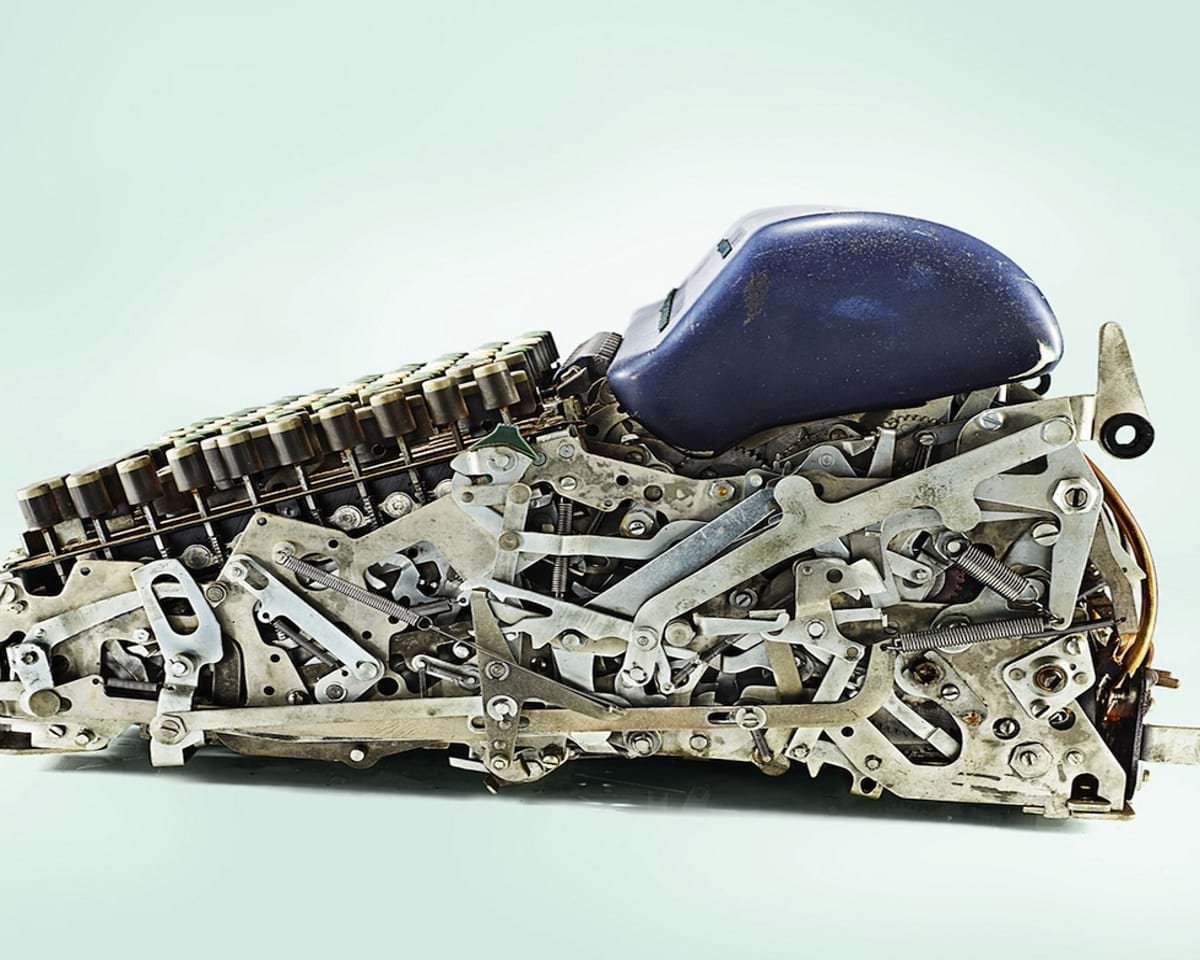 Mechanical calculator with cover removed - photo - HomemadeTools.net