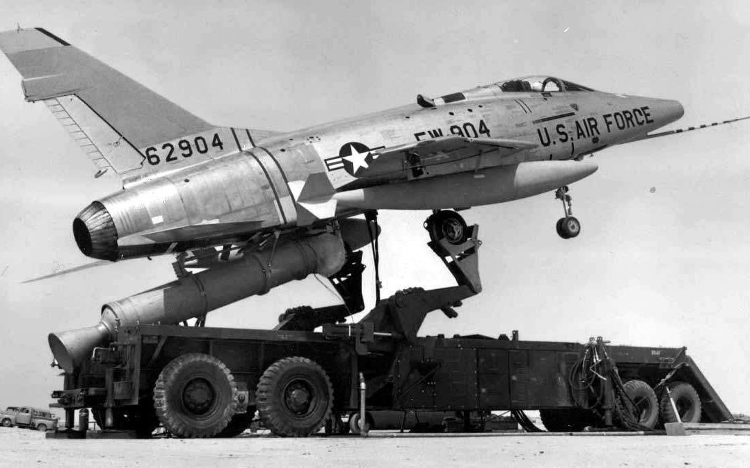 Mobile rocket-assisted takeoff launch platform - photo - HomemadeTools.net