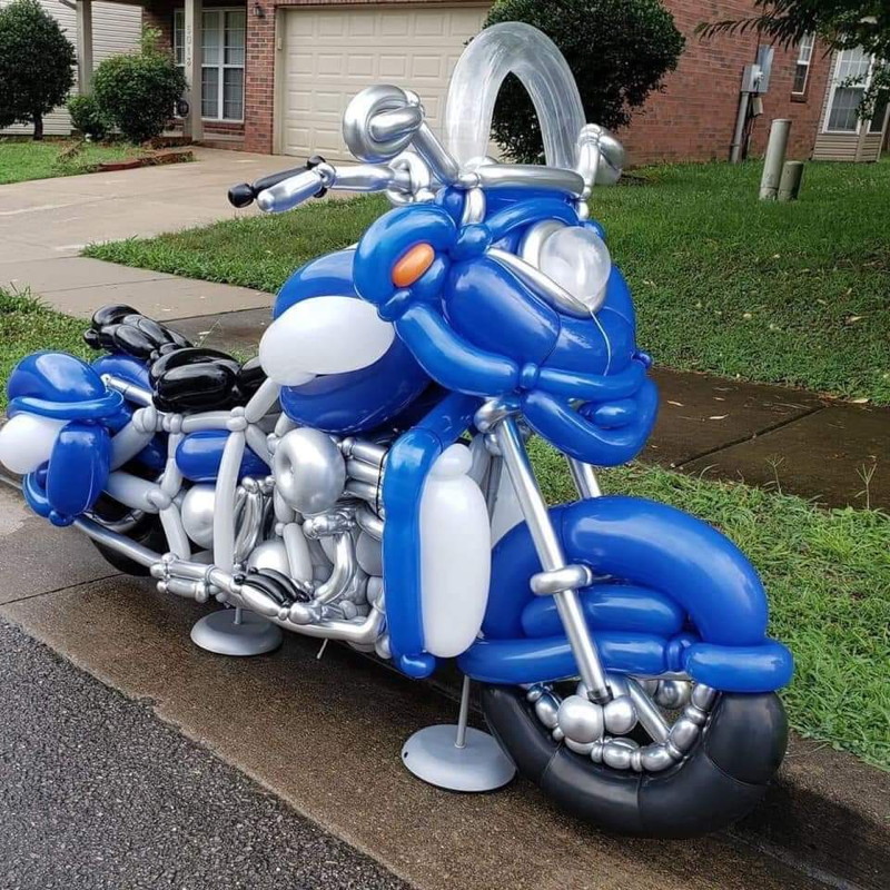 Motorcycle made from balloons - photo - HomemadeTools.net