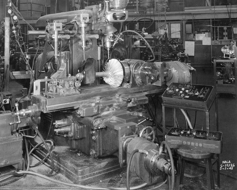 High-quality black-and-white photographs of large old machines and ...