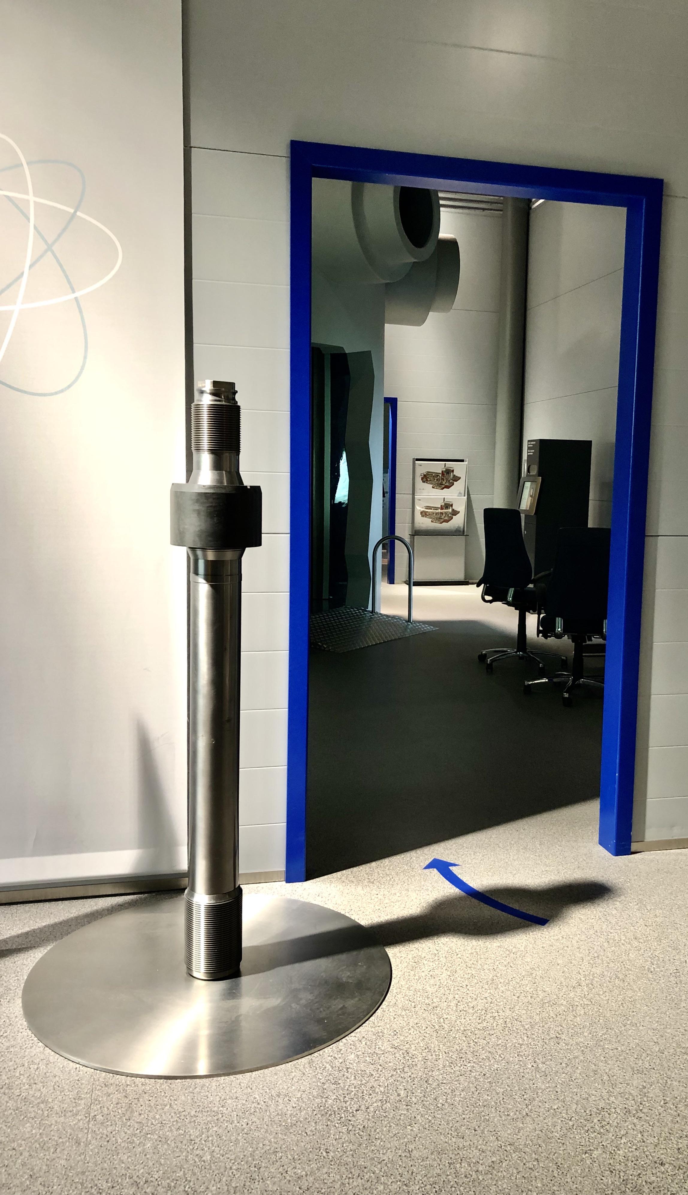 Nuclear reactor lid bolt - photo - HomemadeTools.net