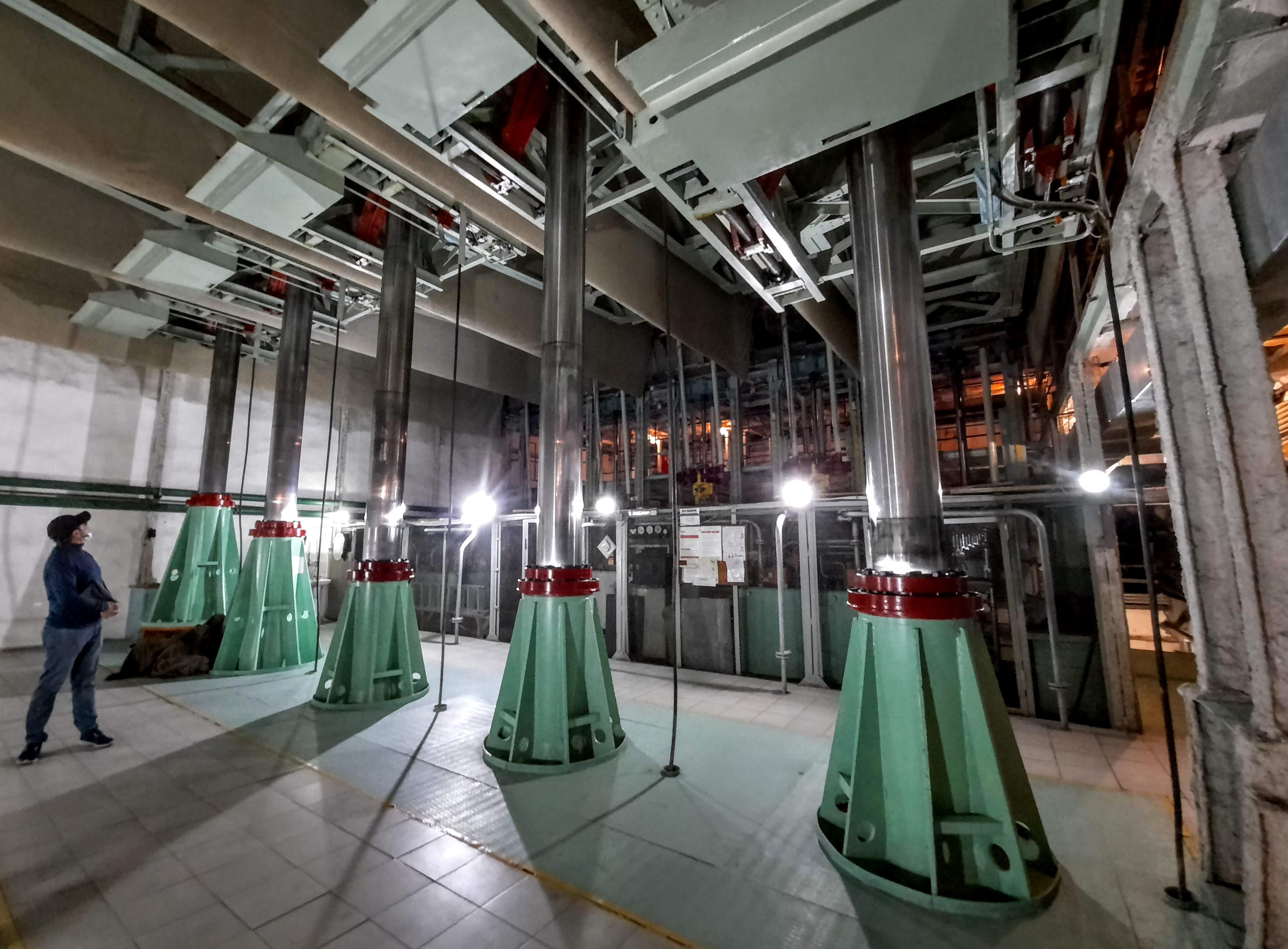 Theater stage hydraulic lifts - photo