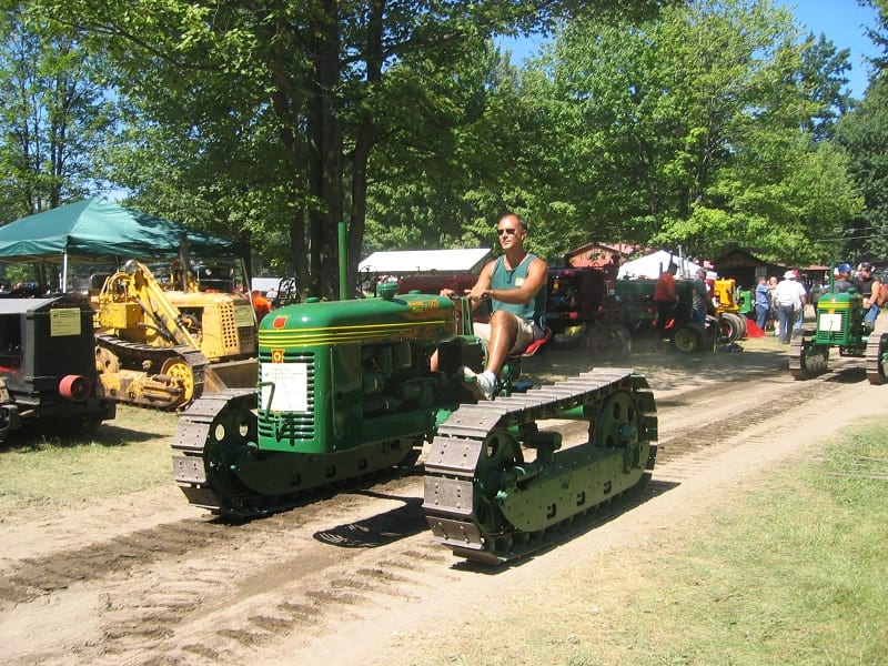 Oliver Celtrac HG-68 tractor - photos - HomemadeTools.net