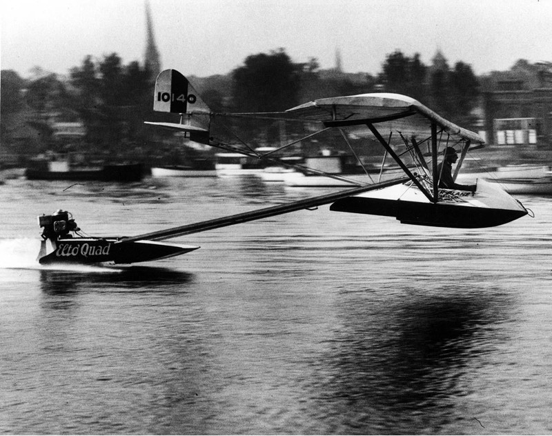 Outboard motor powered waterplane - photo and patent - HomemadeTools.net