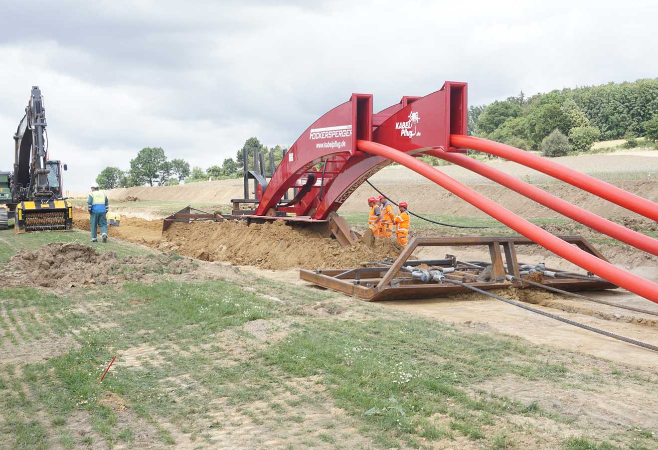 Plow for installing underground cable - GIF and photo - HomemadeTools.net