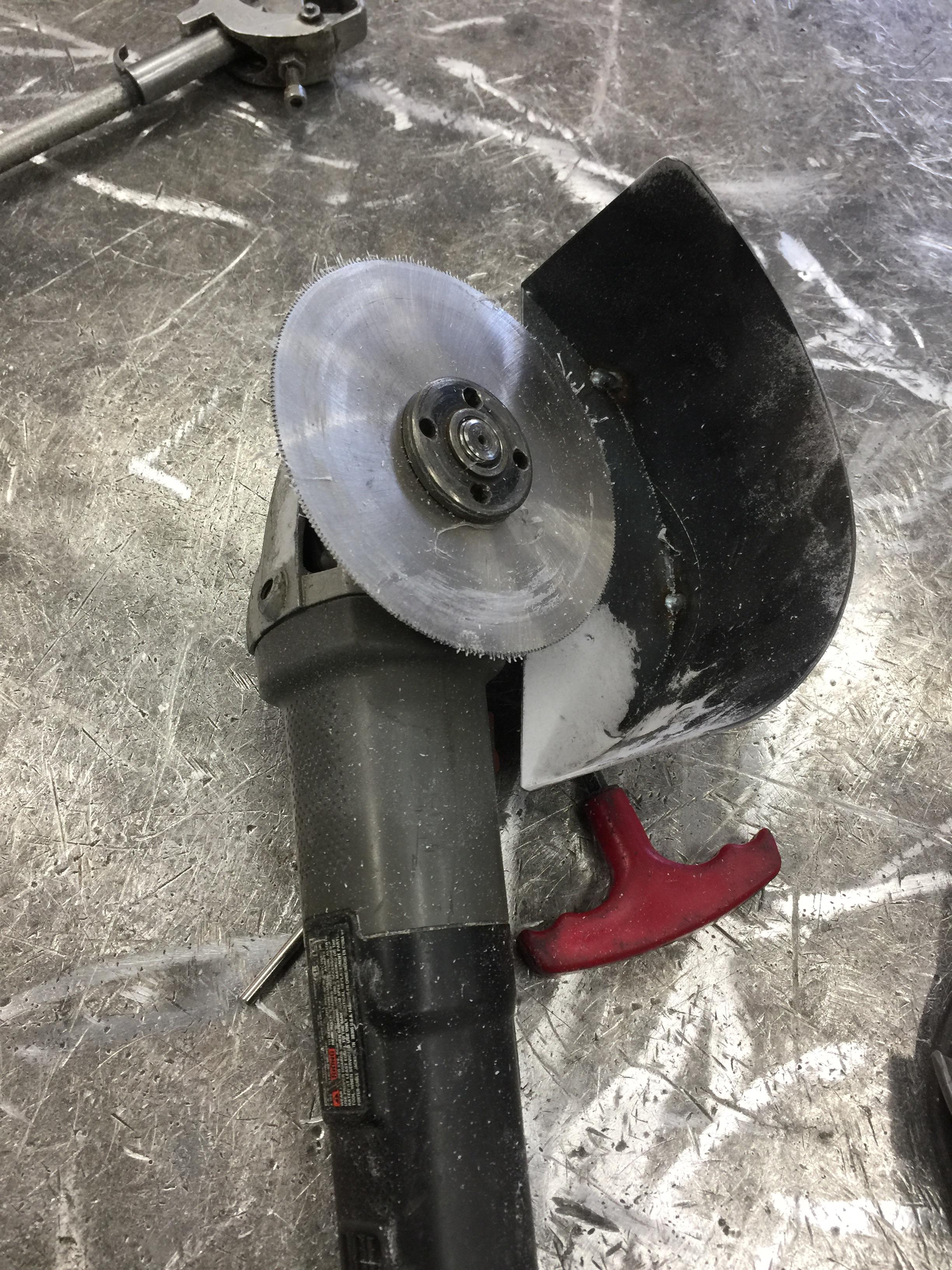 Pull-start slitting saw grinder widowmaker - photo - HomemadeTools.net